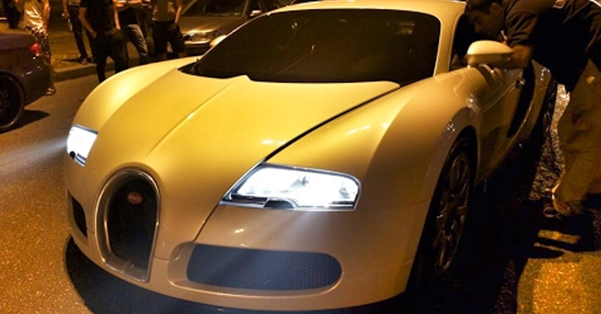 Bugatti Veyron running wild on the streets of Moscow - alt_driver