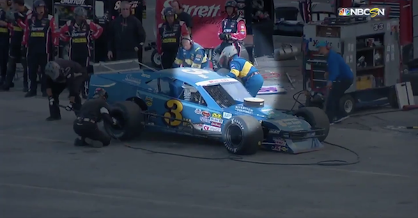 One of the craziest moments in NASCAR from 2017 shows why pit crew ...