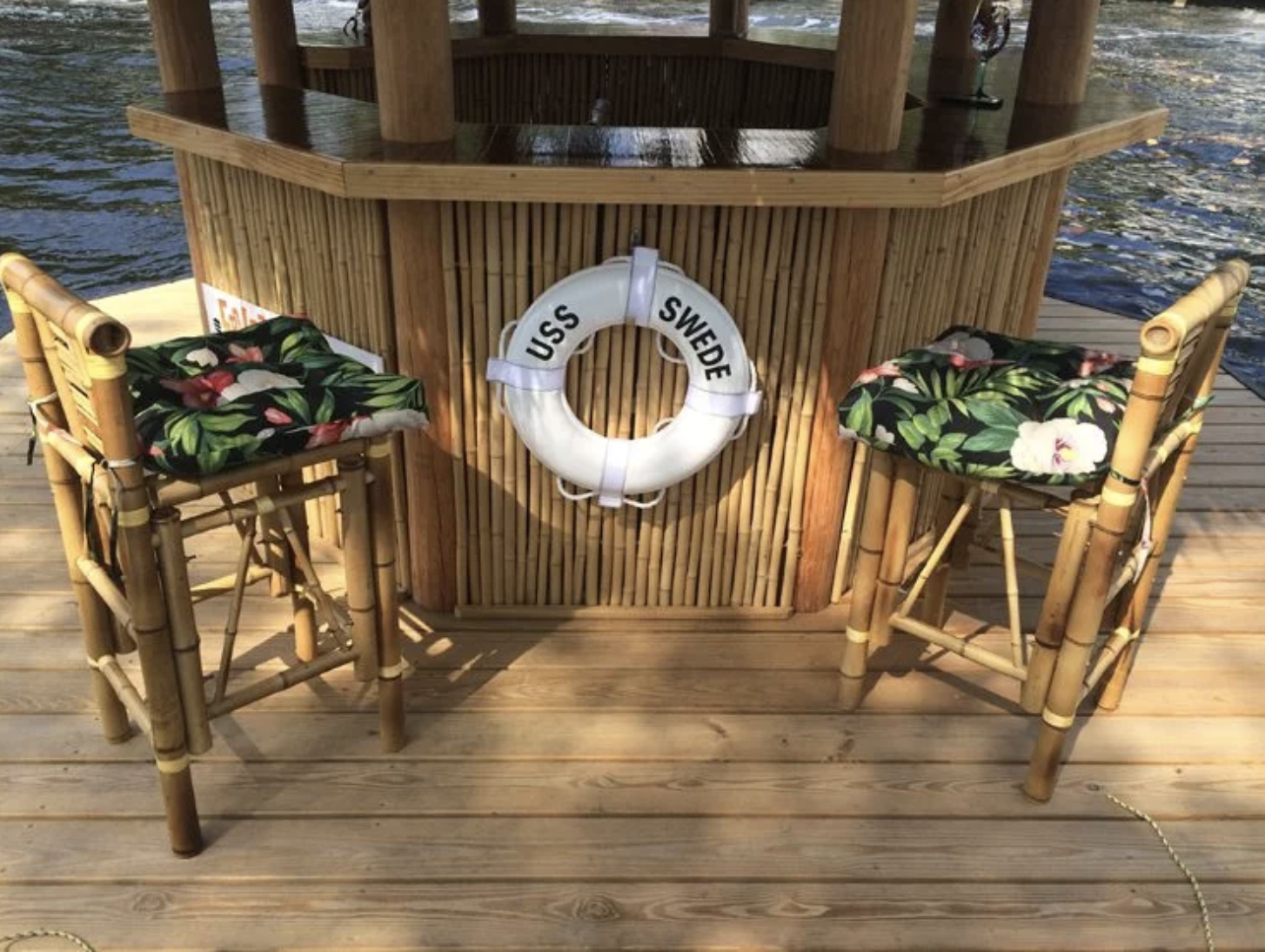 This Floating Tiki Bar is Your One-Way Ticket to Margaritaville - alt ...