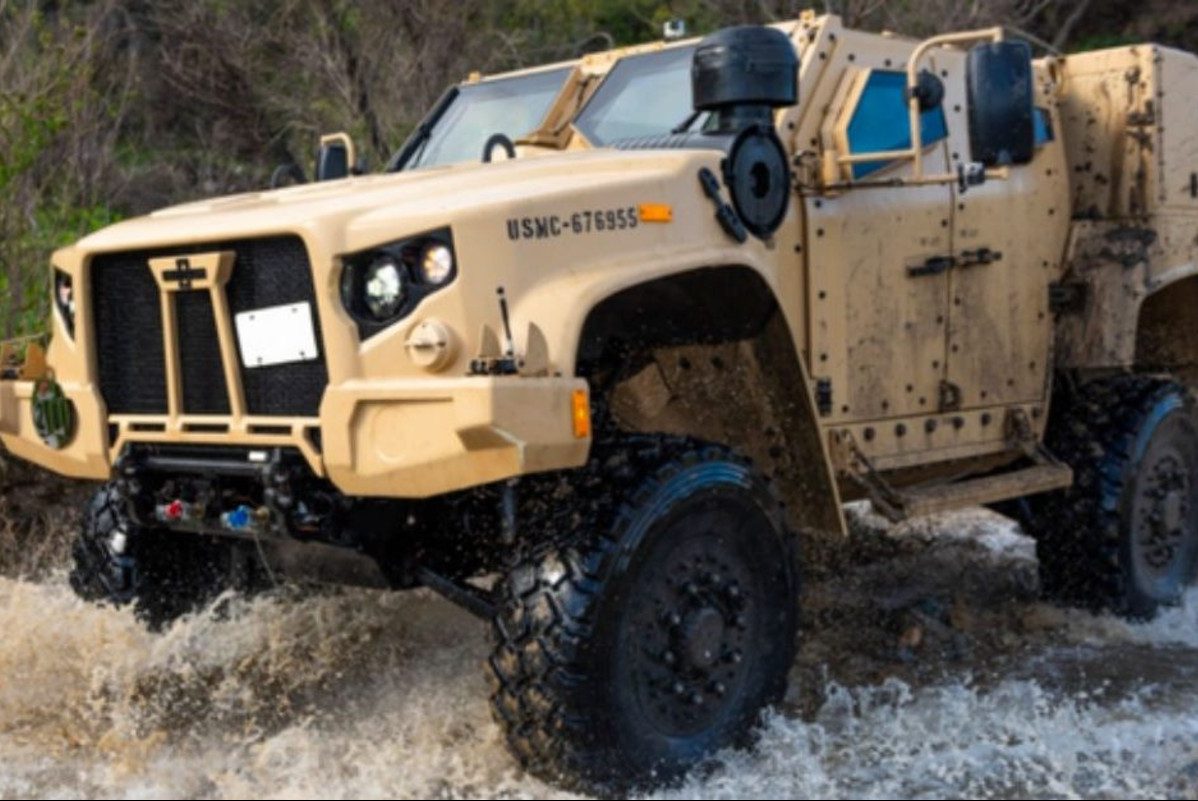 The U.S. Military Replaced the Humvee With This Off-Roading Juggernaut ...
