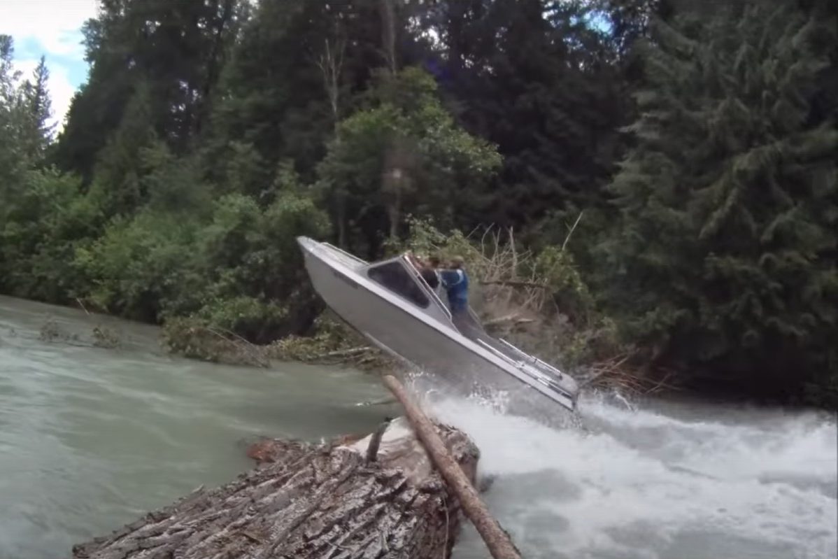 Jet Boat Jumps Over Log, and It'll Need a New Windshield - alt_driver