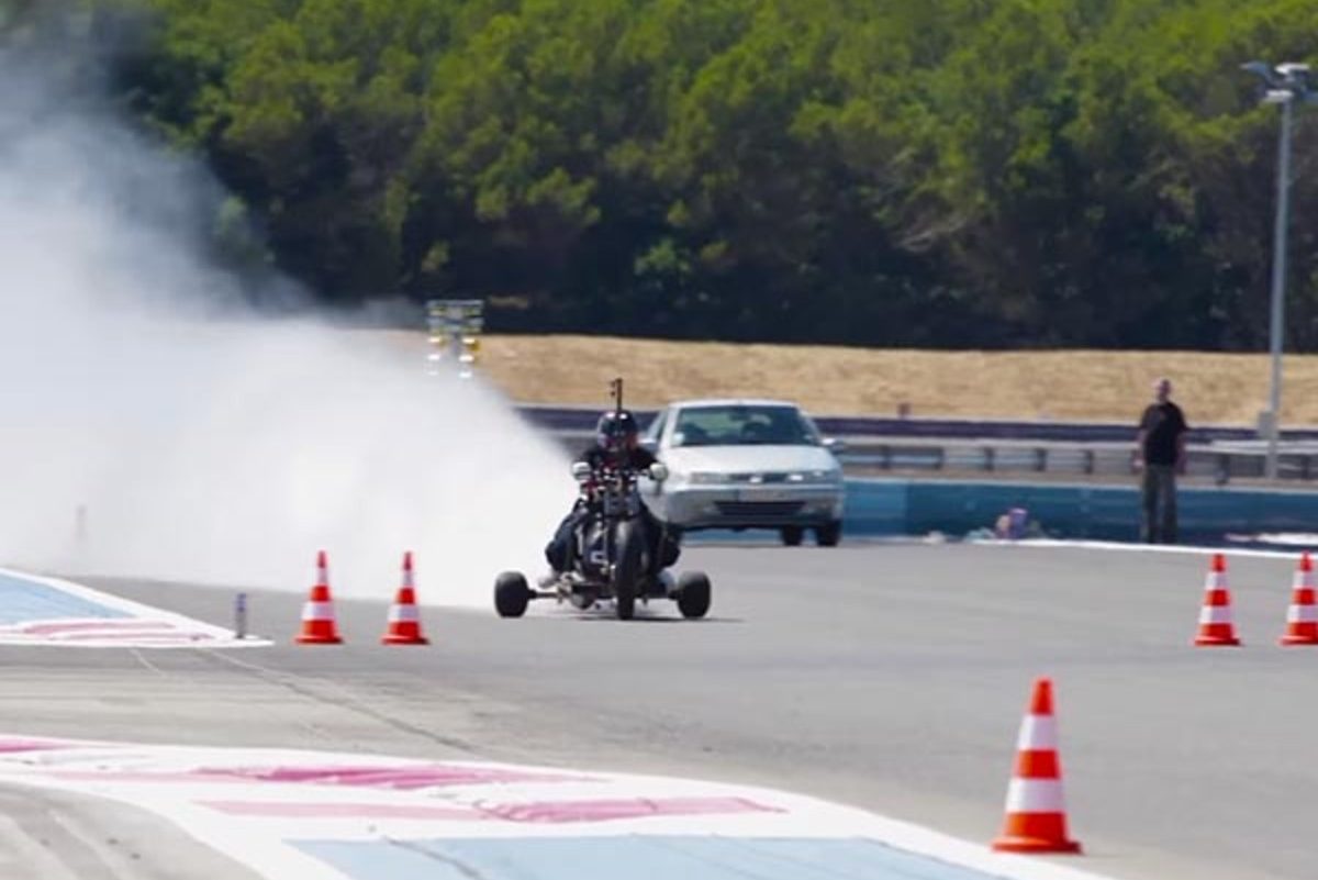 Water-Powered Rocket Trike Goes From 0-60 MPH in Half a Second - alt_driver