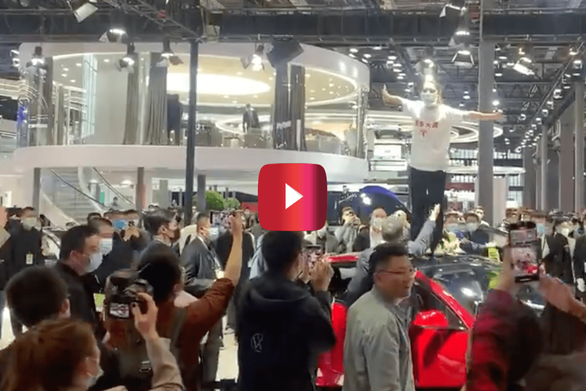 Tesla Owner Whose Family Was Almost Killed in Crash Climbs Onto Model 3 ...