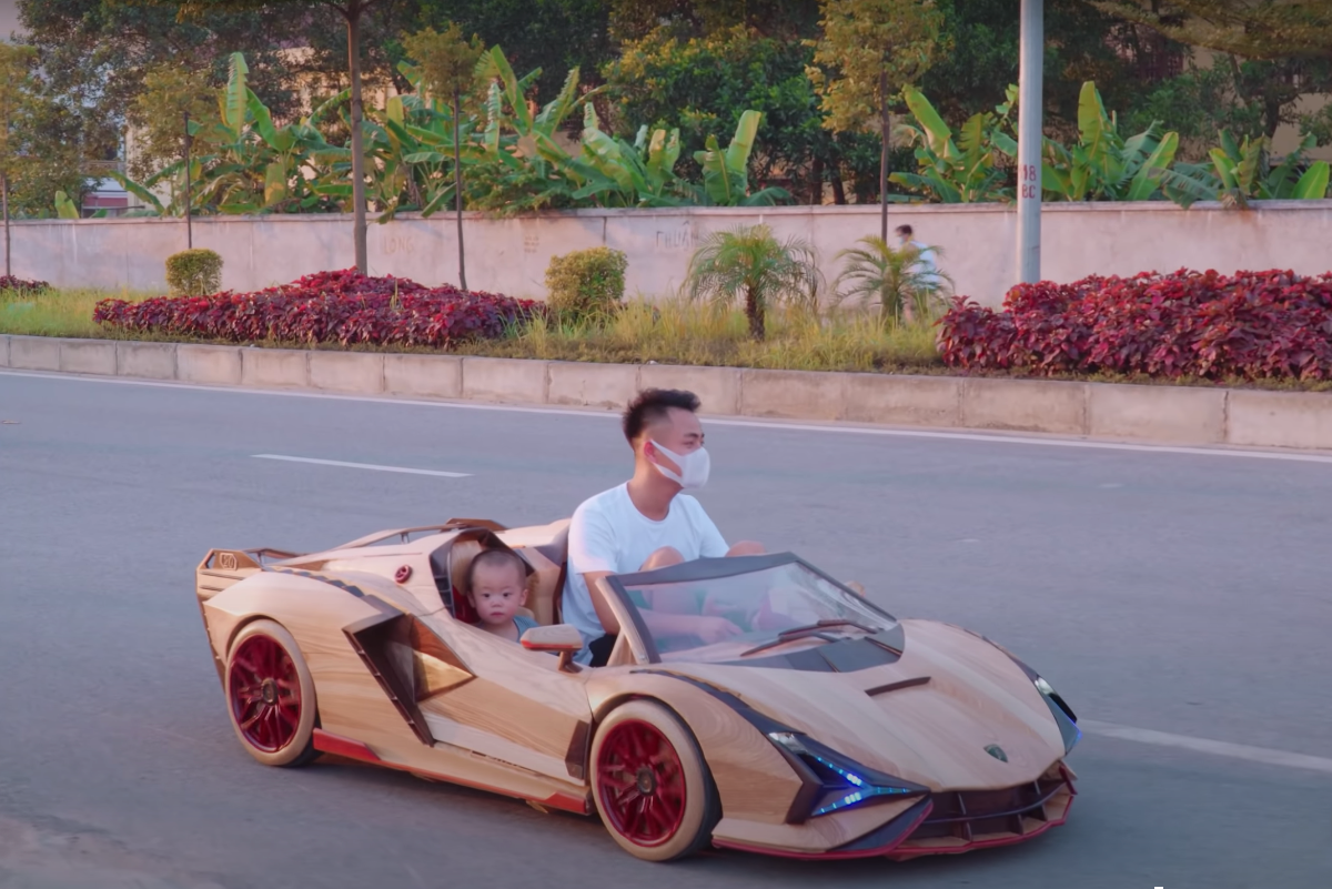 This Dad Spent 65 Days Building a Wooden Lamborghini Sian Roadster for ...