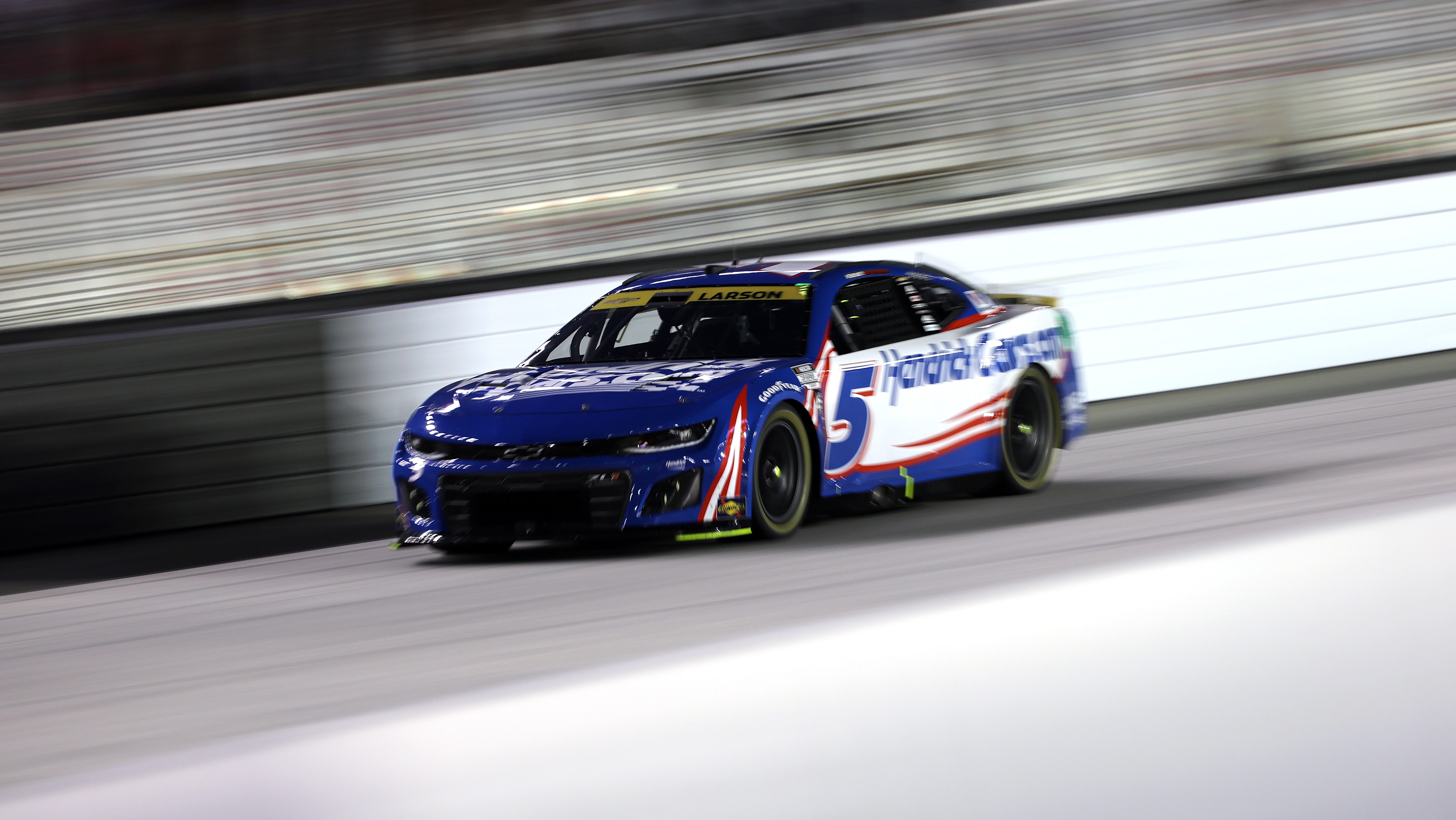 Larson, Bell lead Cup standings into Round of 12 - alt_driver